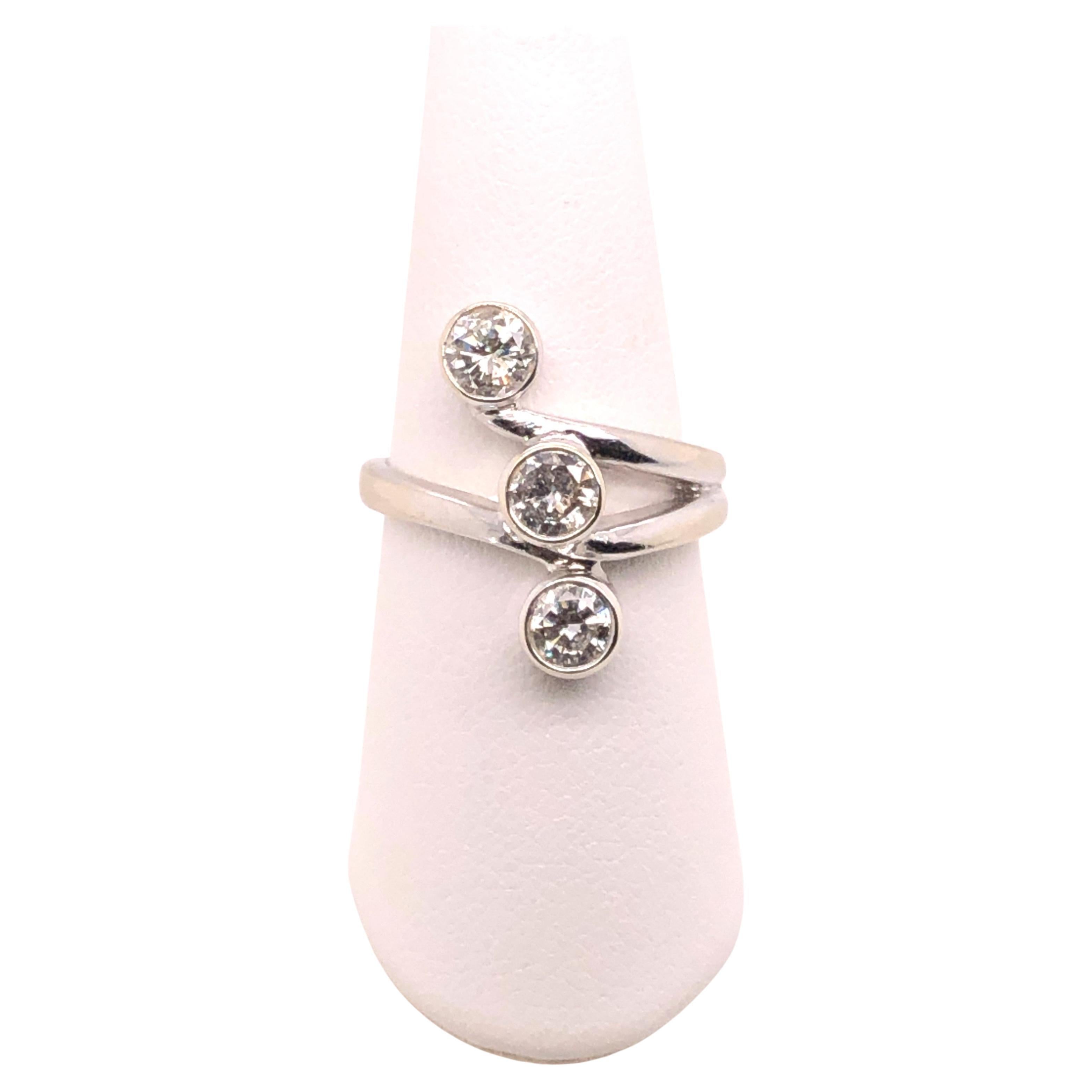 14kt 1.75 Carat 3 Row Channel Set Baguette Diamond Ring For Sale at 1stDibs