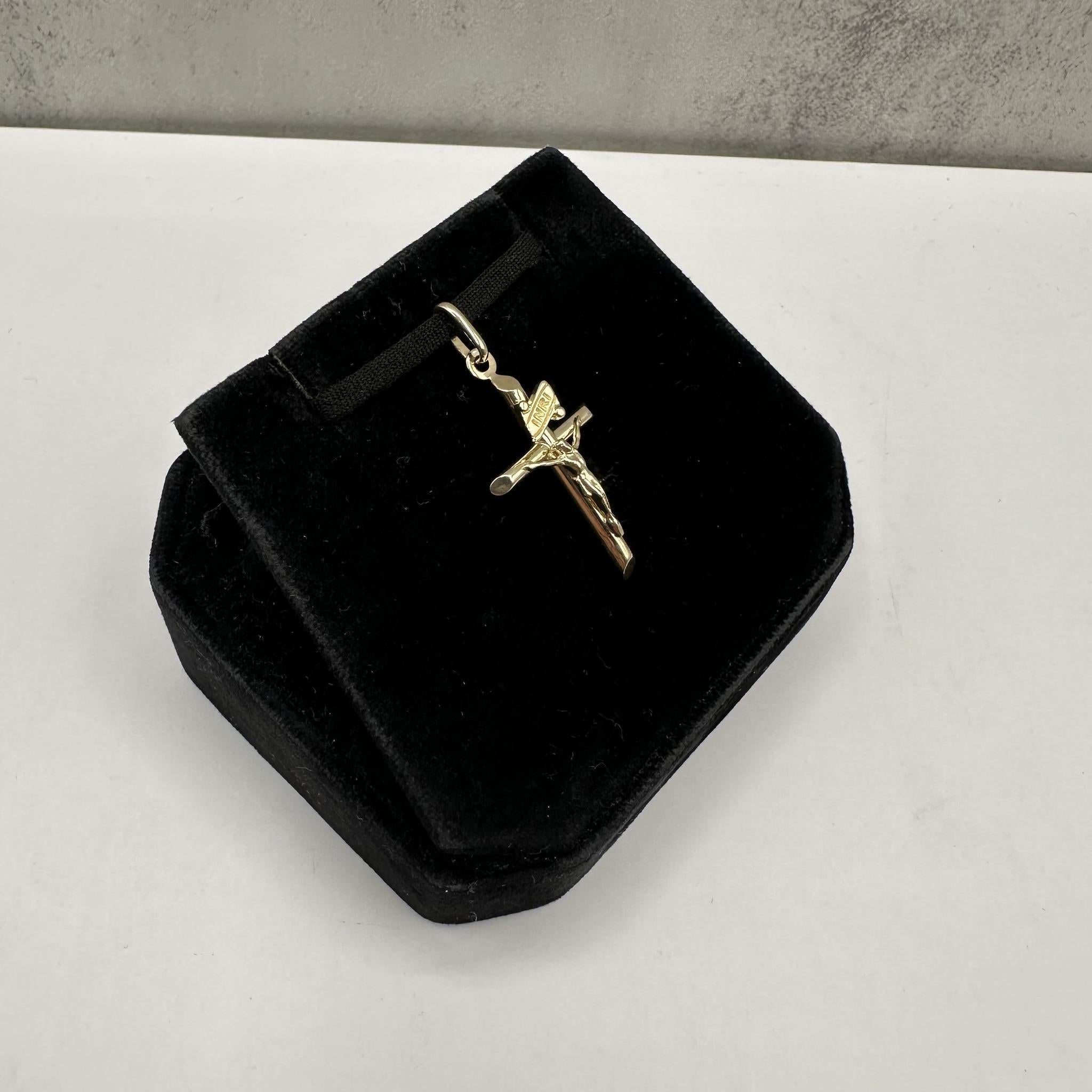 14kt Yellow Gold Crucifix Pendant – New Condition, 1.4 Grams at 1stDibs