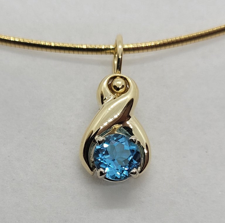 14kt Yellow Gold Round Blue Topaz Pendant 1.7 Grams For Sale at 1stDibs