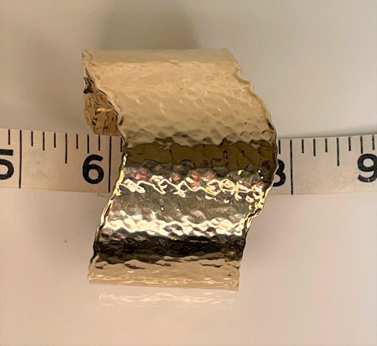 14KY Hammered Curved Cuff Bracelet For Sale at 1stDibs