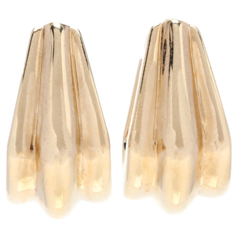 14Y Ridged Tapered Triangular Hoops For Sale at 1stDibs