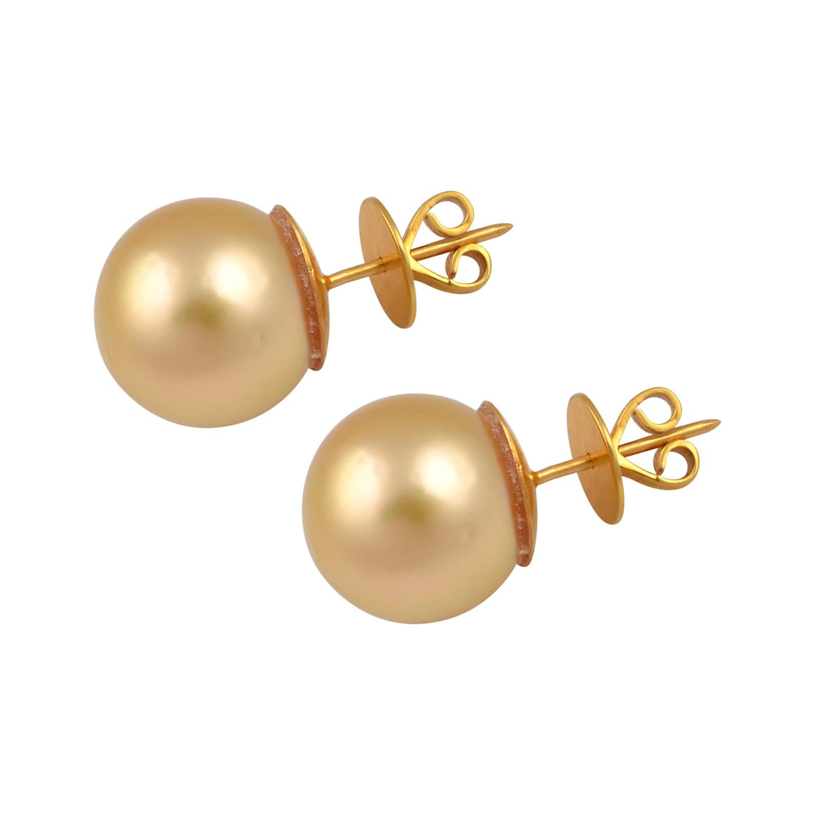 South Sea Golden Round Pearl and Diamond 18 Karat Yellow Gold Stud ...