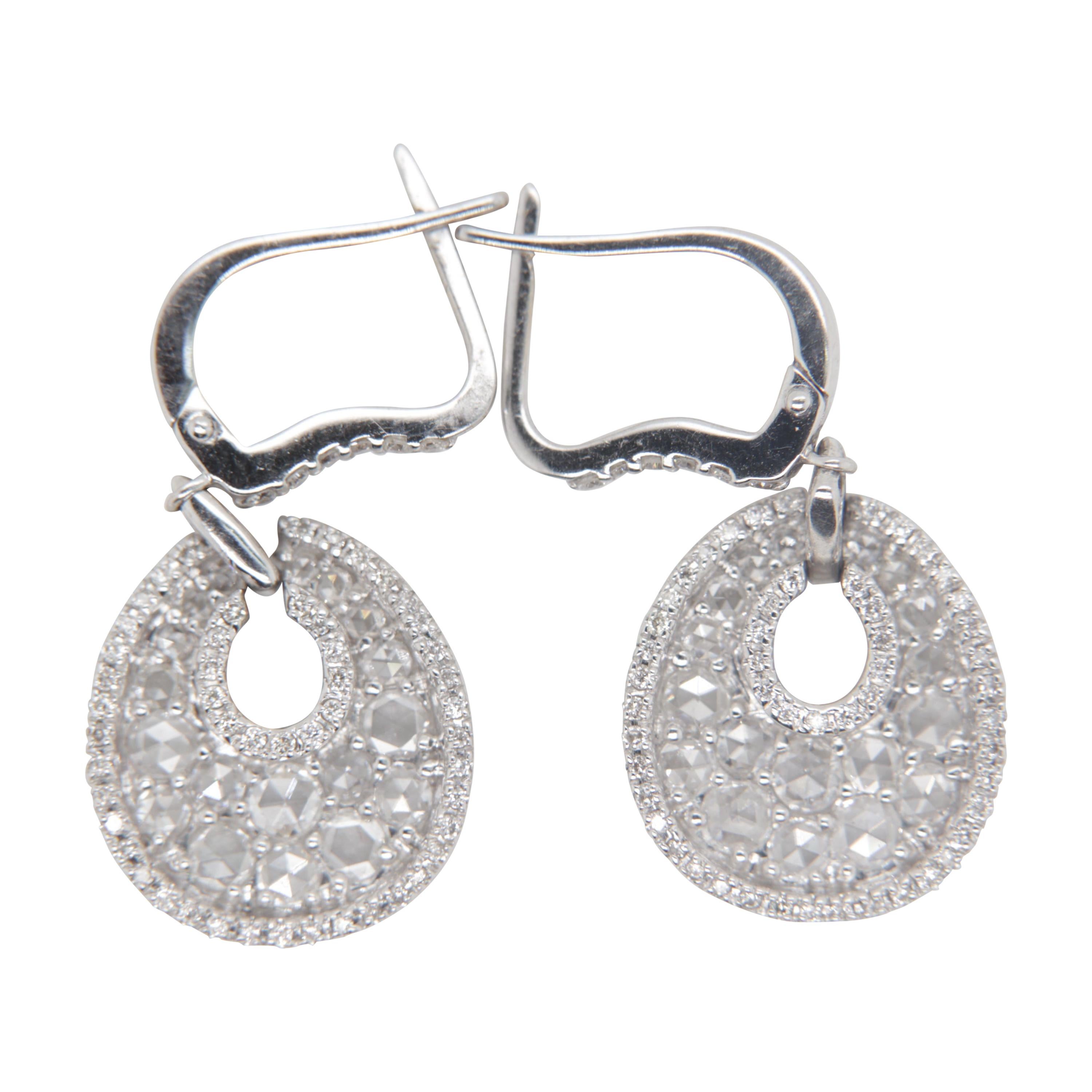 10 Carat Diamond Earring in 18 Karat Gold For Sale at 1stDibs