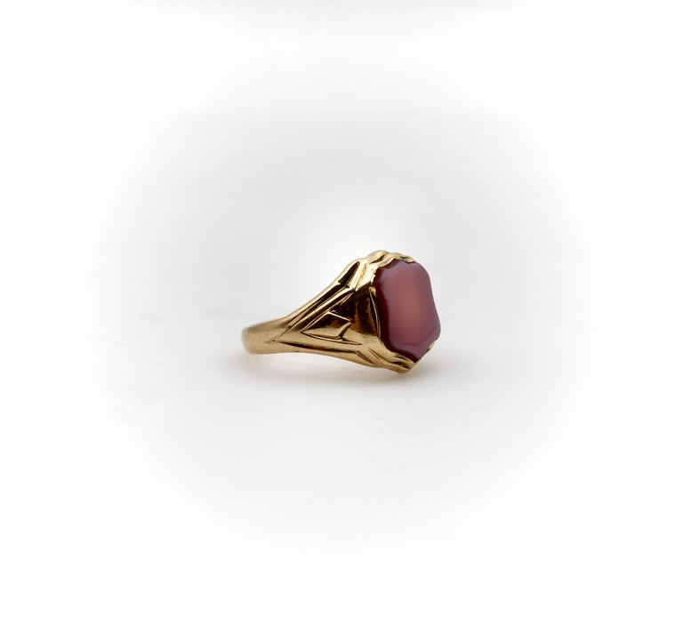 15K Gold Victorian Banded Agate Shield Shaped Signet Ring For Sale at ...