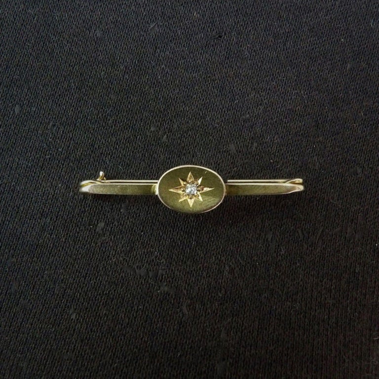 15K Gold Victorian Bar Pin with Diamond in a Star Burst For Sale at 1stDibs