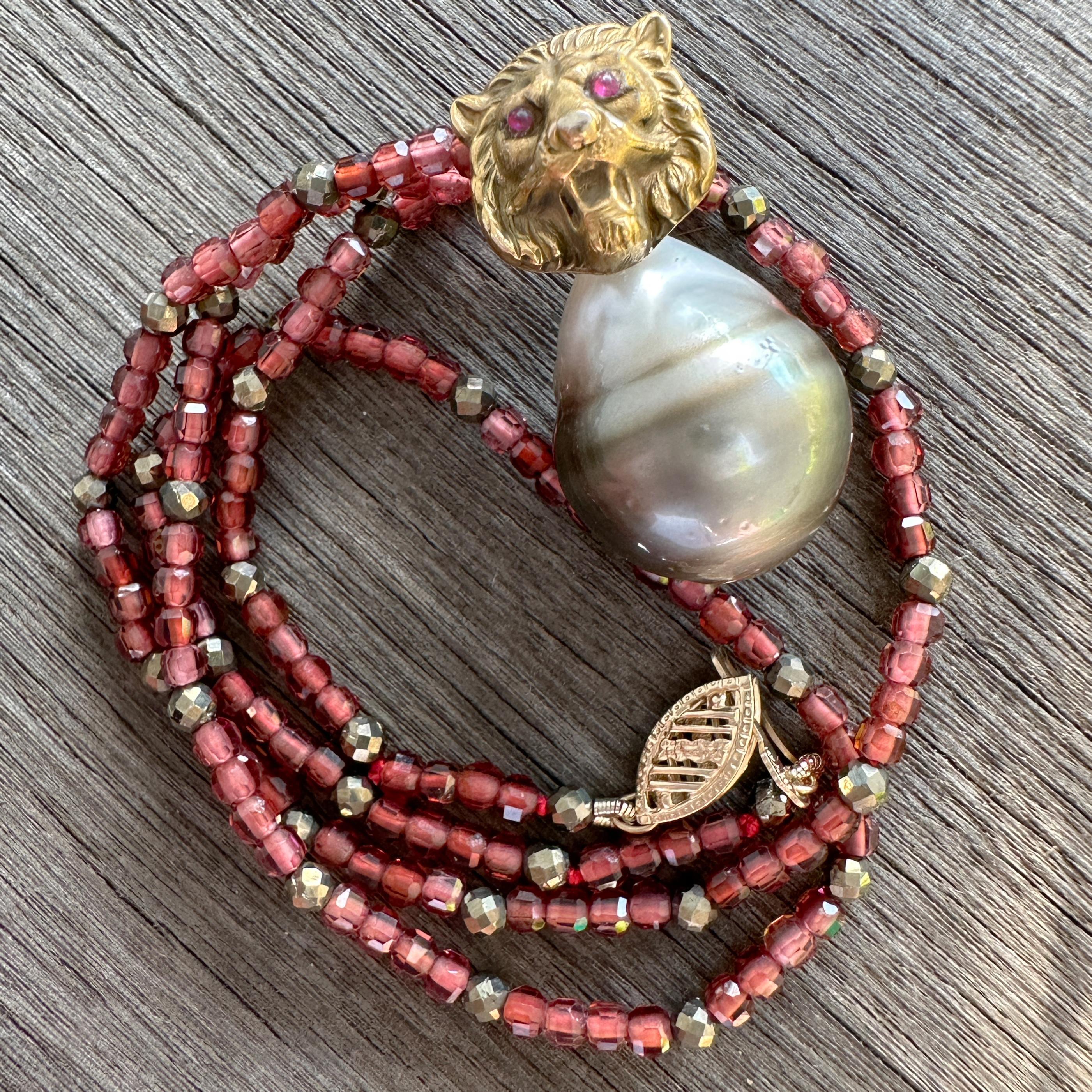 16mm Tahitian Pearl "Roar" Pendant with Vintage Gold Lion Bale on ...