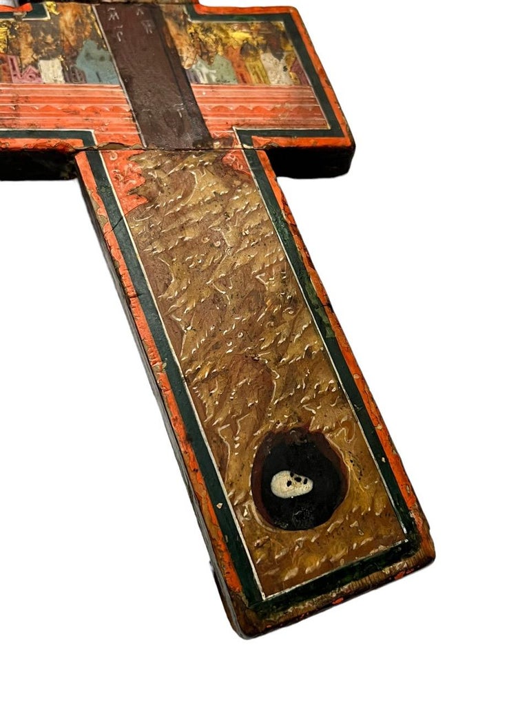Croix orthodoxe russe du 16ème siècle en bois peint et sculpté à la ...