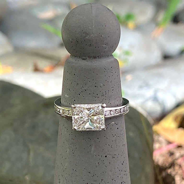 1.71 Carat GIA-Certified Radiant Diamond Engagement Ring in Platinum ...