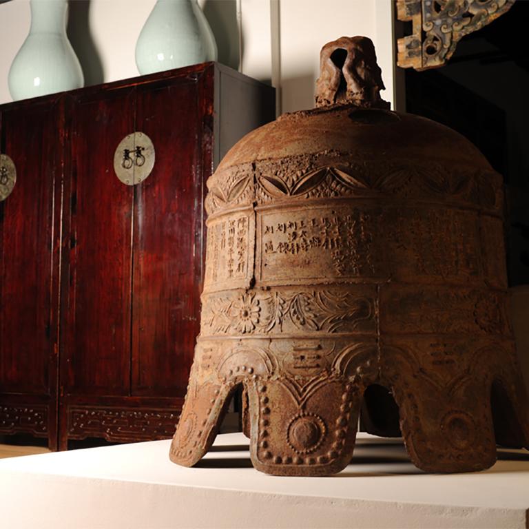 Chinese Wanli-Era Cast Iron Bell For Sale at 1stDibs