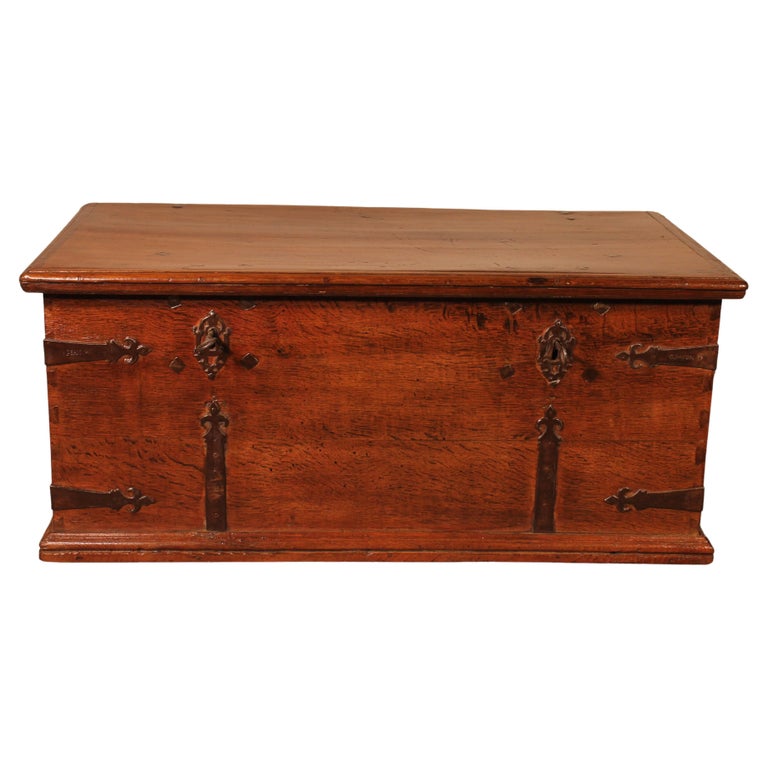 17th Century Double Locks Oak Chest For Sale at 1stDibs