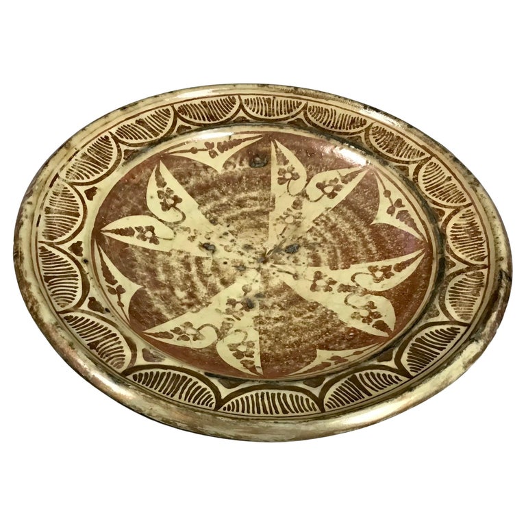 17th Century Hispano-Moresque Copper-Lustre Charger For Sale at 1stDibs