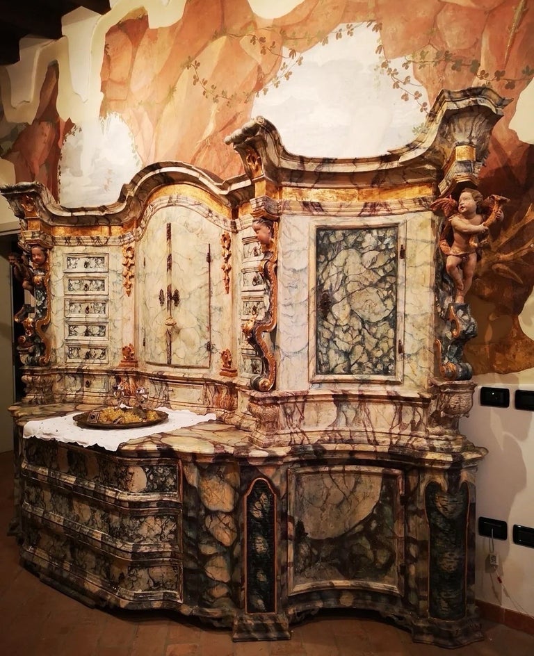 Enfilade laqué italien du 17ème siècle de style baroque avec dorure ...