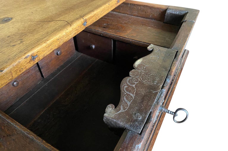 17th Century Money Changer's Table For Sale at 1stDibs