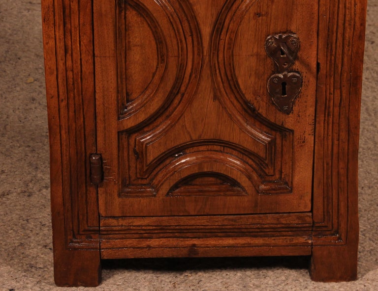 17th Century Spanish Bedside Table or Cabinet in Blond Walnut For Sale ...