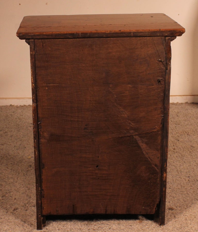 17th Century Spanish Bedside Table or Cabinet in Blond Walnut For Sale ...