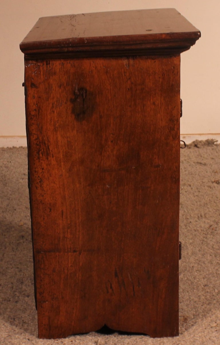 17th Century Spanish Bedside Table or Cabinet in Blond Walnut For Sale ...