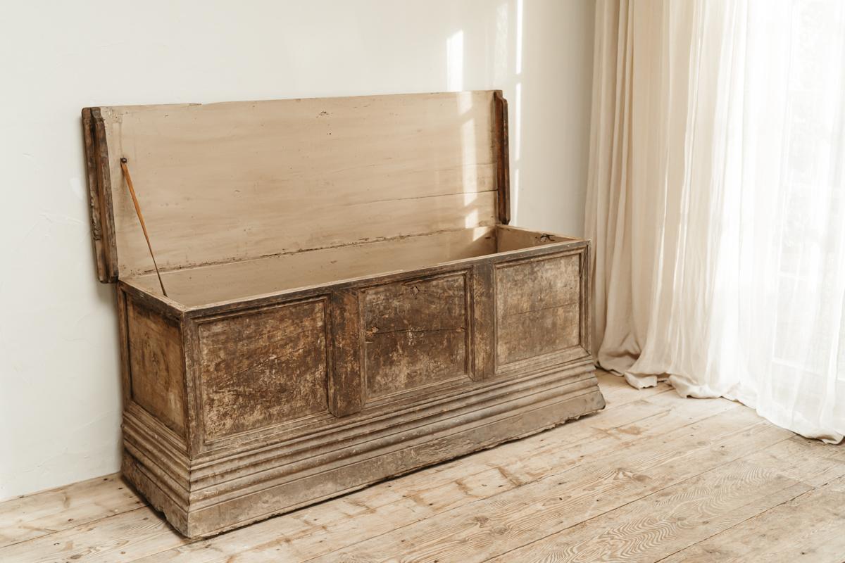17th century Spanish trunk/chest at 1stDibs