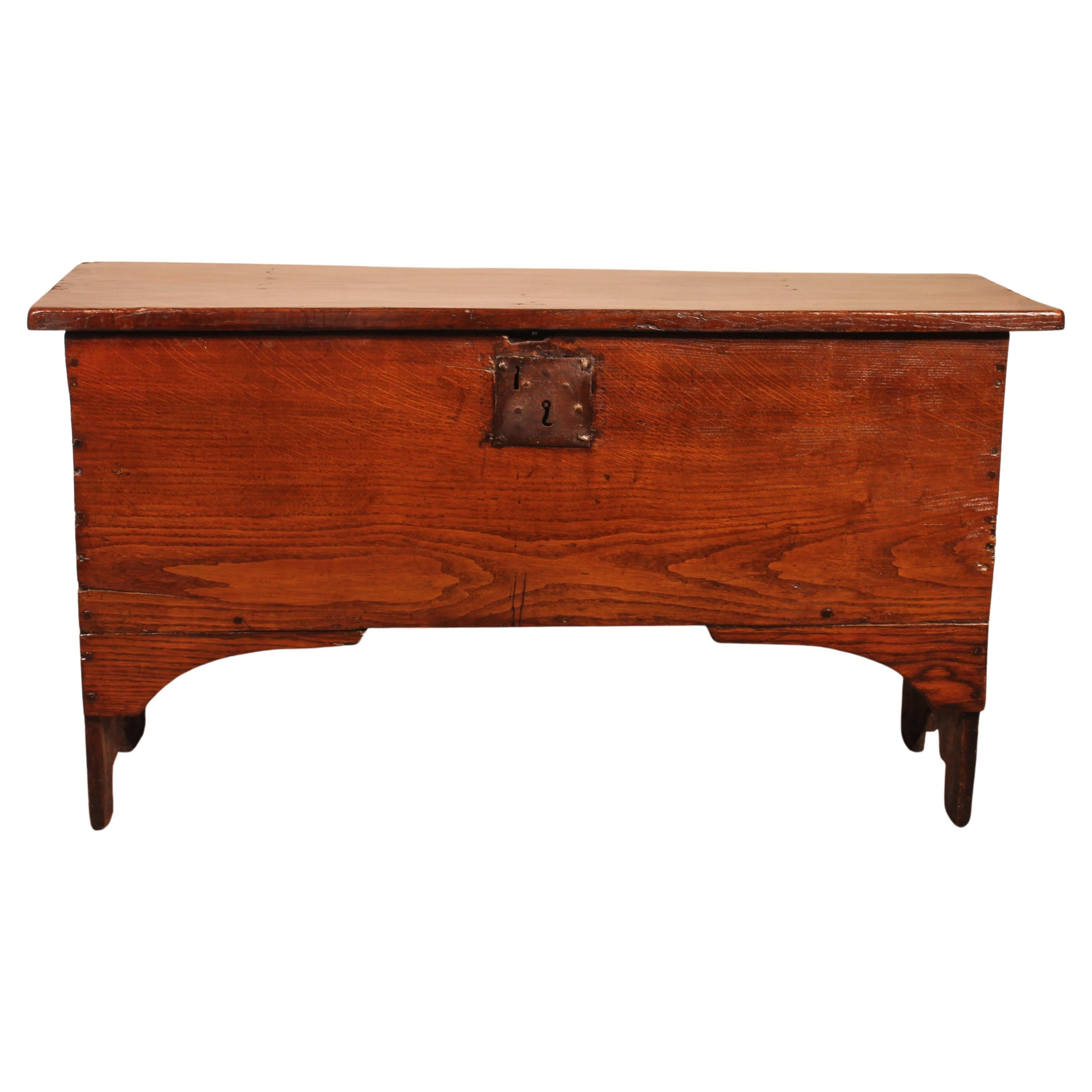 17th Century Sword Chest / Plank Chest in Oak For Sale at 1stDibs