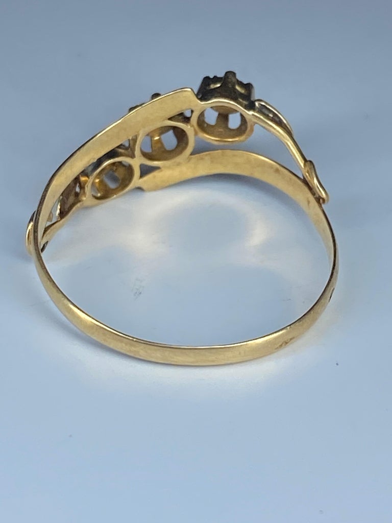 18 Carat Gold Ring Set with 3 Fines Pearls, circa 1900 For Sale at 1stDibs