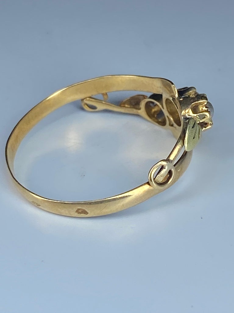 18 Carat Gold Ring Set with 3 Fines Pearls, circa 1900 For Sale at 1stDibs
