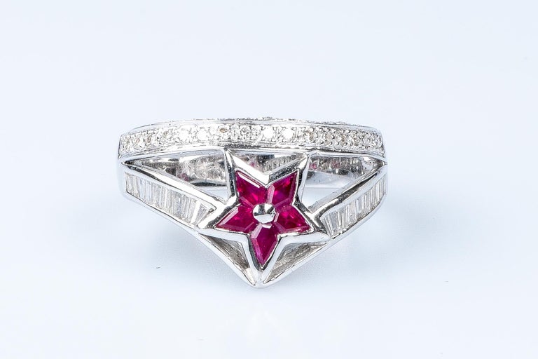 18 carat white gold rubies and diamonds star ring For Sale at 1stDibs