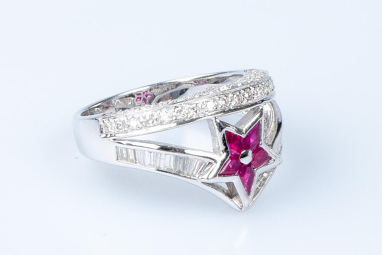 18 carat white gold rubies and diamonds star ring For Sale at 1stDibs