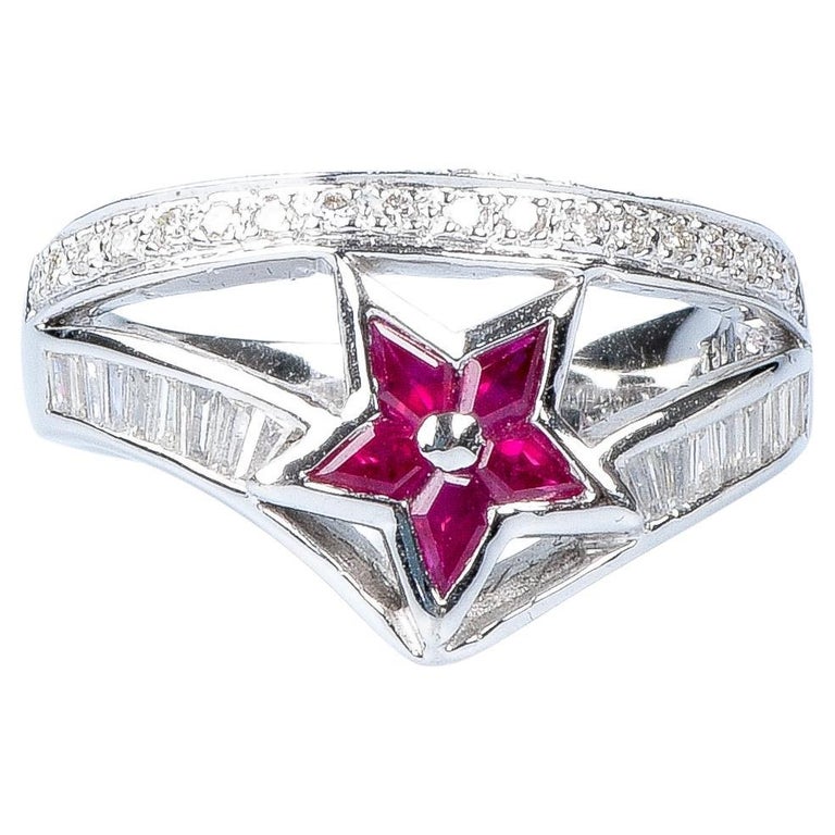 18 carat white gold rubies and diamonds star ring For Sale at 1stDibs