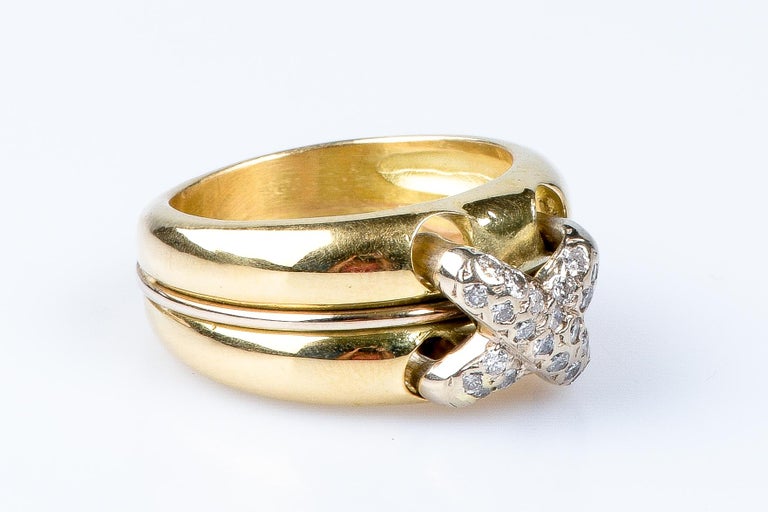 18 carat yellow gold cross diamonds ring For Sale at 1stDibs