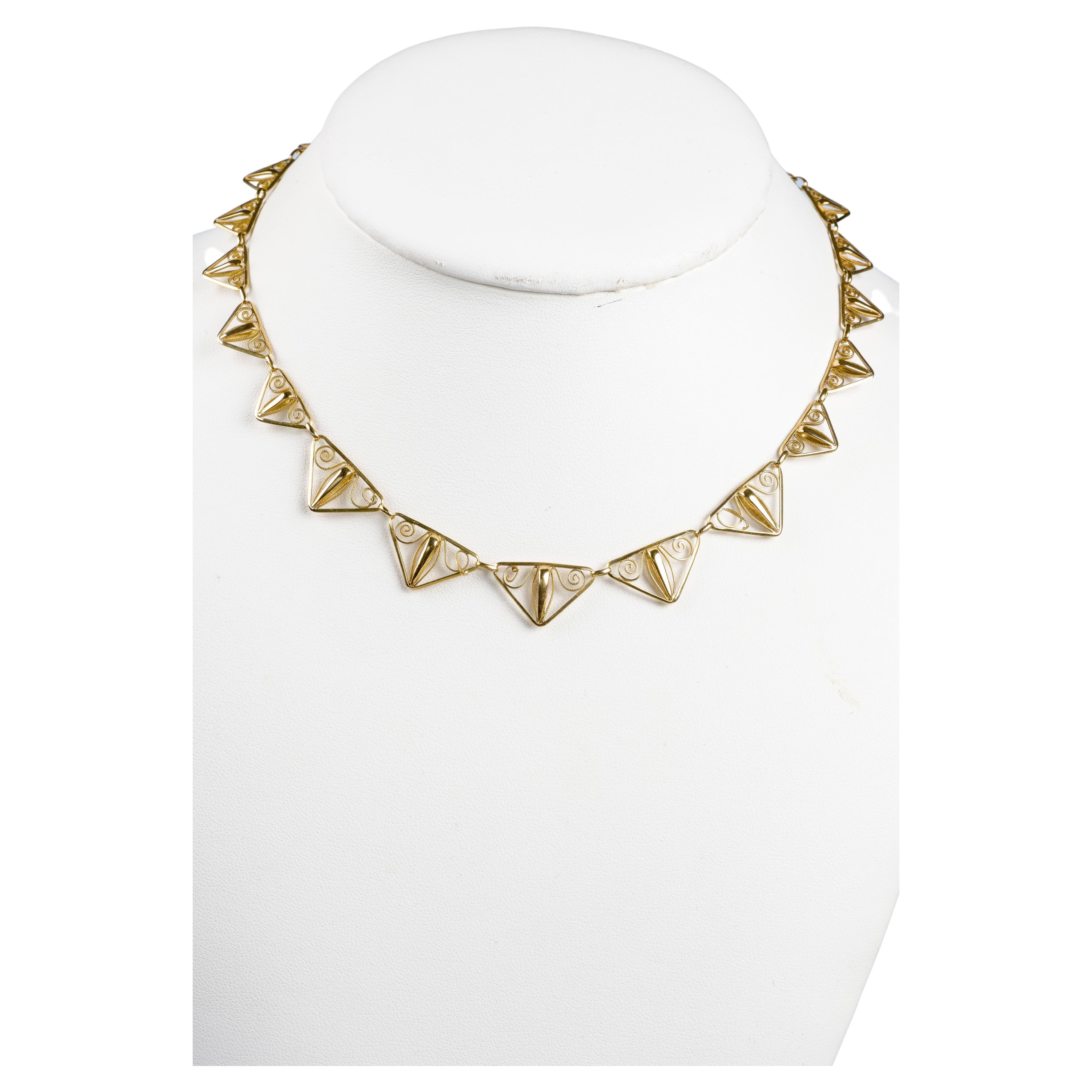 18-carat yellow gold filigree necklace with triangle-shaped motifs For ...