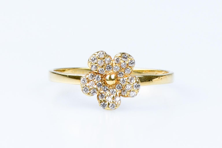 18 carat yellow gold flower ring For Sale at 1stDibs