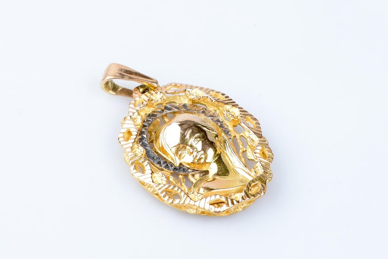 18 carat yellow gold religious Virgin filigree pendant For Sale at 1stDibs