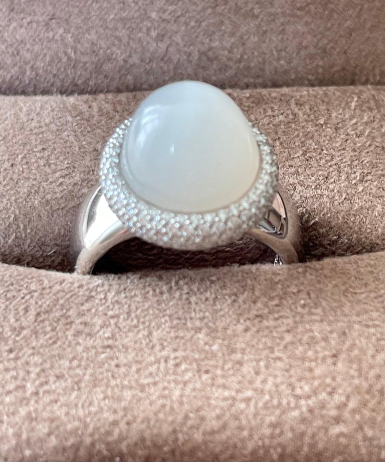 18 K White Gold Coktail Ring Diamonds Sugarloaf Moonstone Gubelin ...