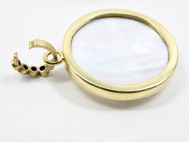 18 Karat and Sapphire Reverse Crystal Carving For Sale at 1stDibs