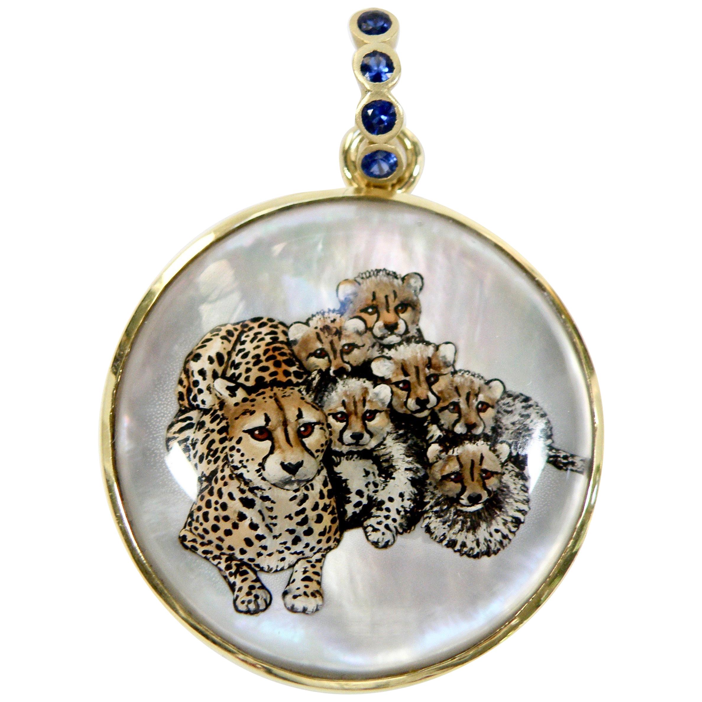 18 Karat and Sapphire Reverse Crystal Carving For Sale at 1stDibs