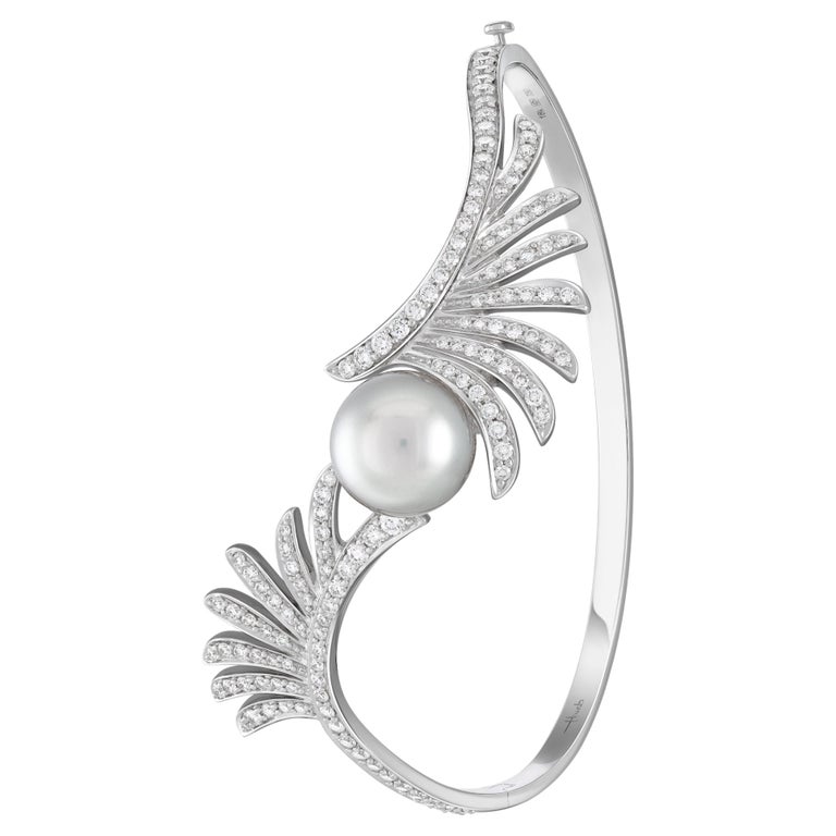 18 Karat Apus White Gold Bracelet Bangle With Vs Gh Diamonds And White