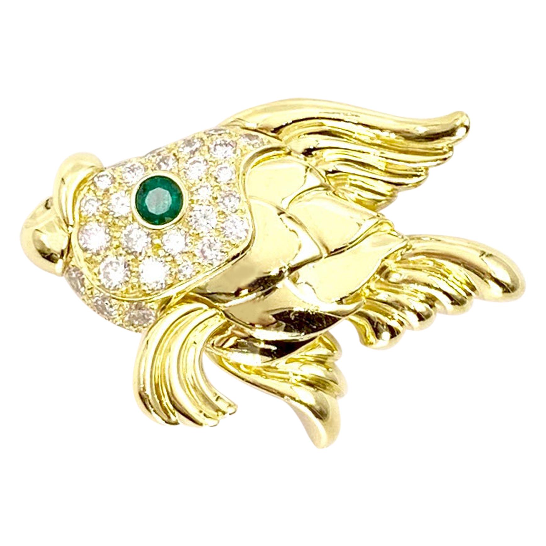 18 Karat Diamond and Emerald Fish Brooch For Sale at 1stDibs