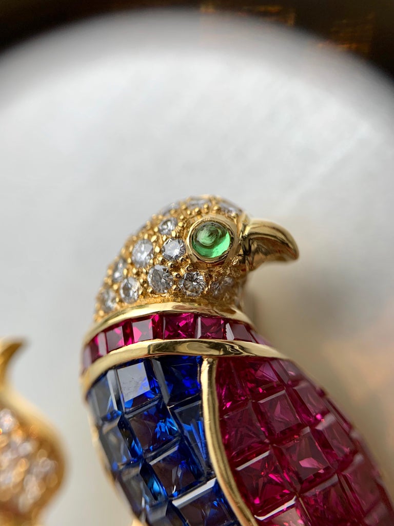 18 Karat Diamond and Gemstone Parrot Brooch For Sale at 1stDibs