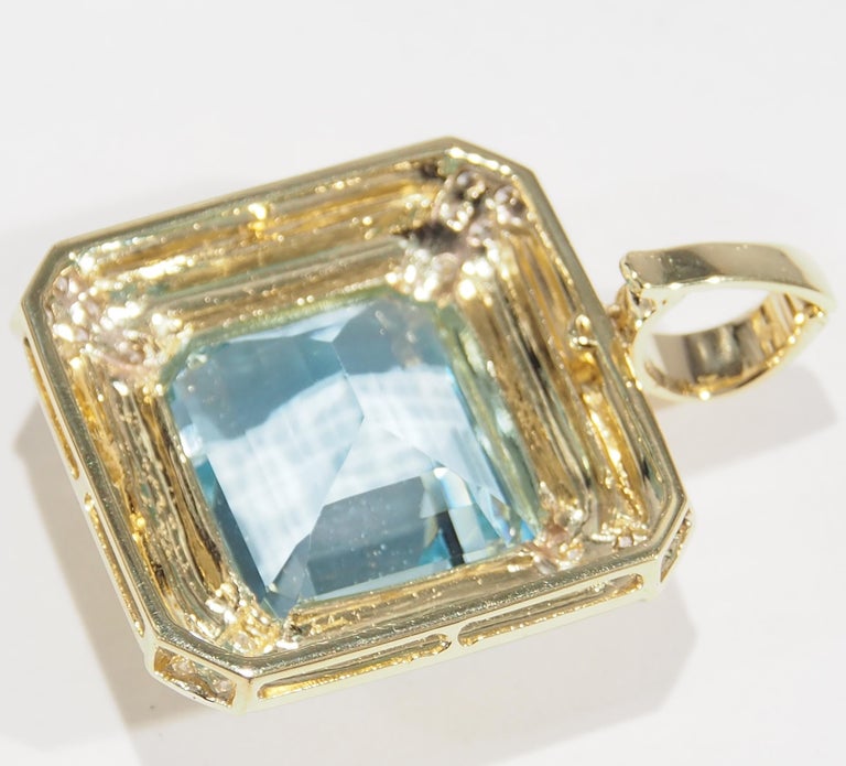 18 Karat Diamond Aquamarine Pendant Square Yellow Gold 34 Carat For ...