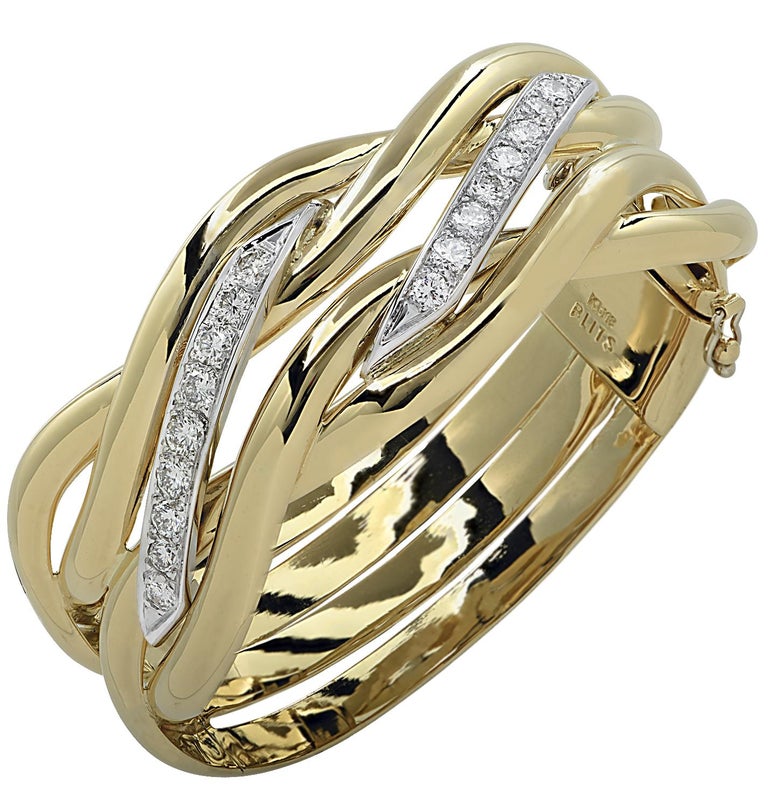 18 Karat Gold and Diamond Bangle Bracelet For Sale at 1stDibs