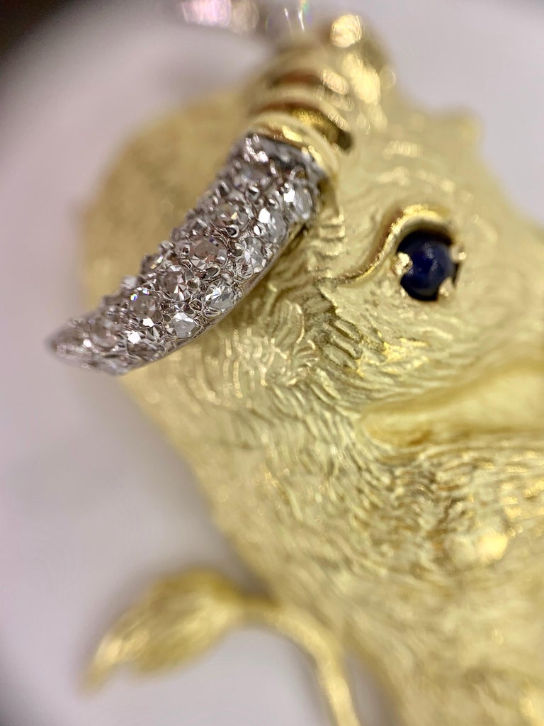18 Karat Gold and Diamond Bull Brooch For Sale at 1stDibs