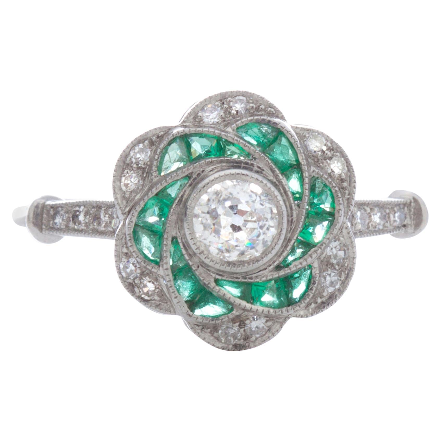 Emerald Diamond Gold Swirl Ring For Sale at 1stDibs
