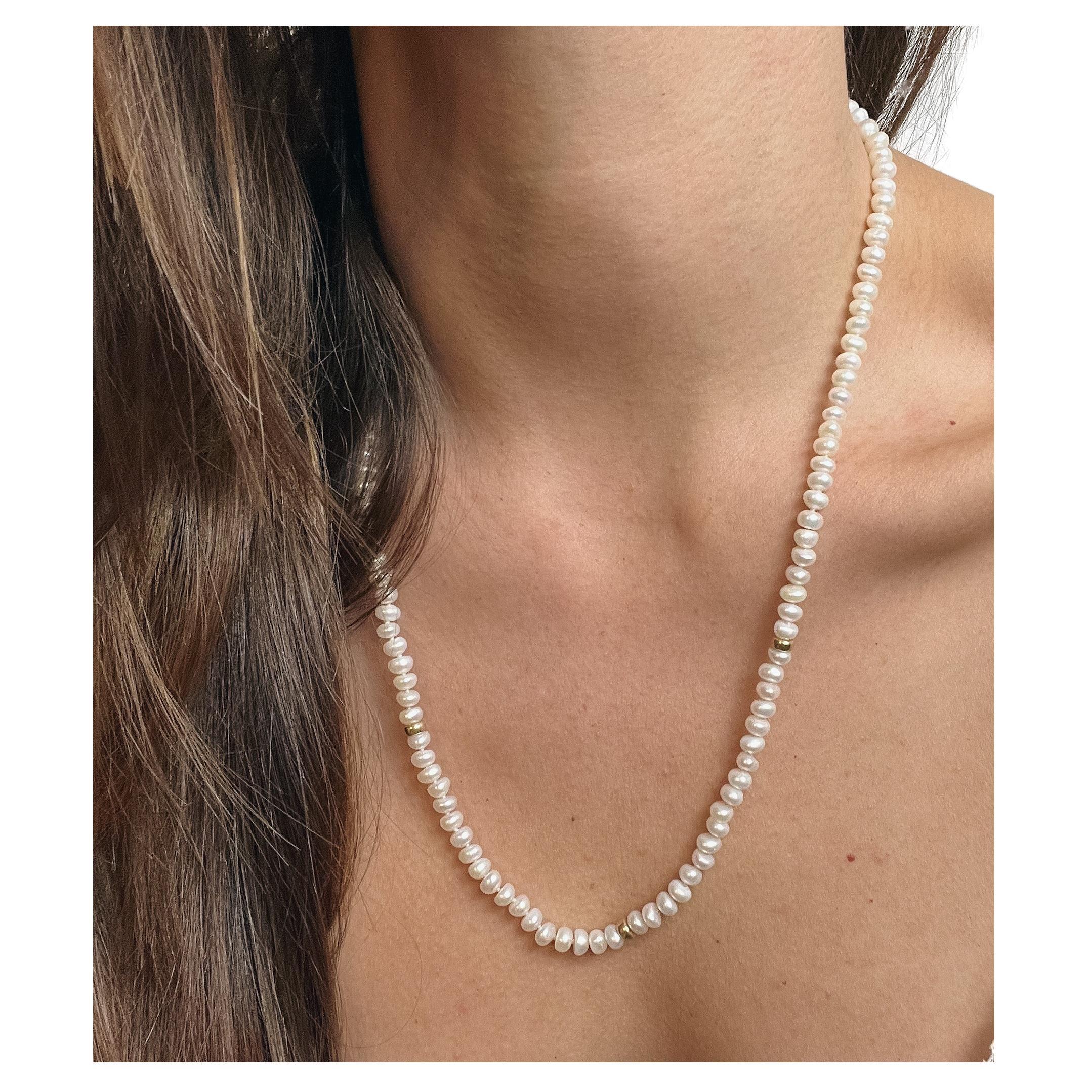 Classic Necklace of Pearls and Gold For Sale at 1stDibs