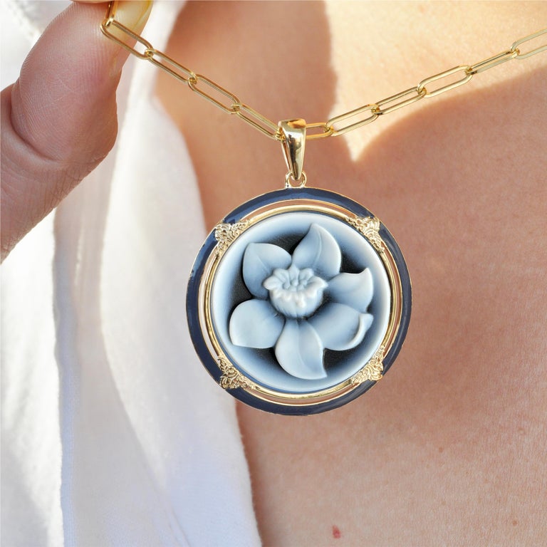 18 Karat Gold Daffodil Flower Agate Cameo Enamel Pendant For Sale at ...