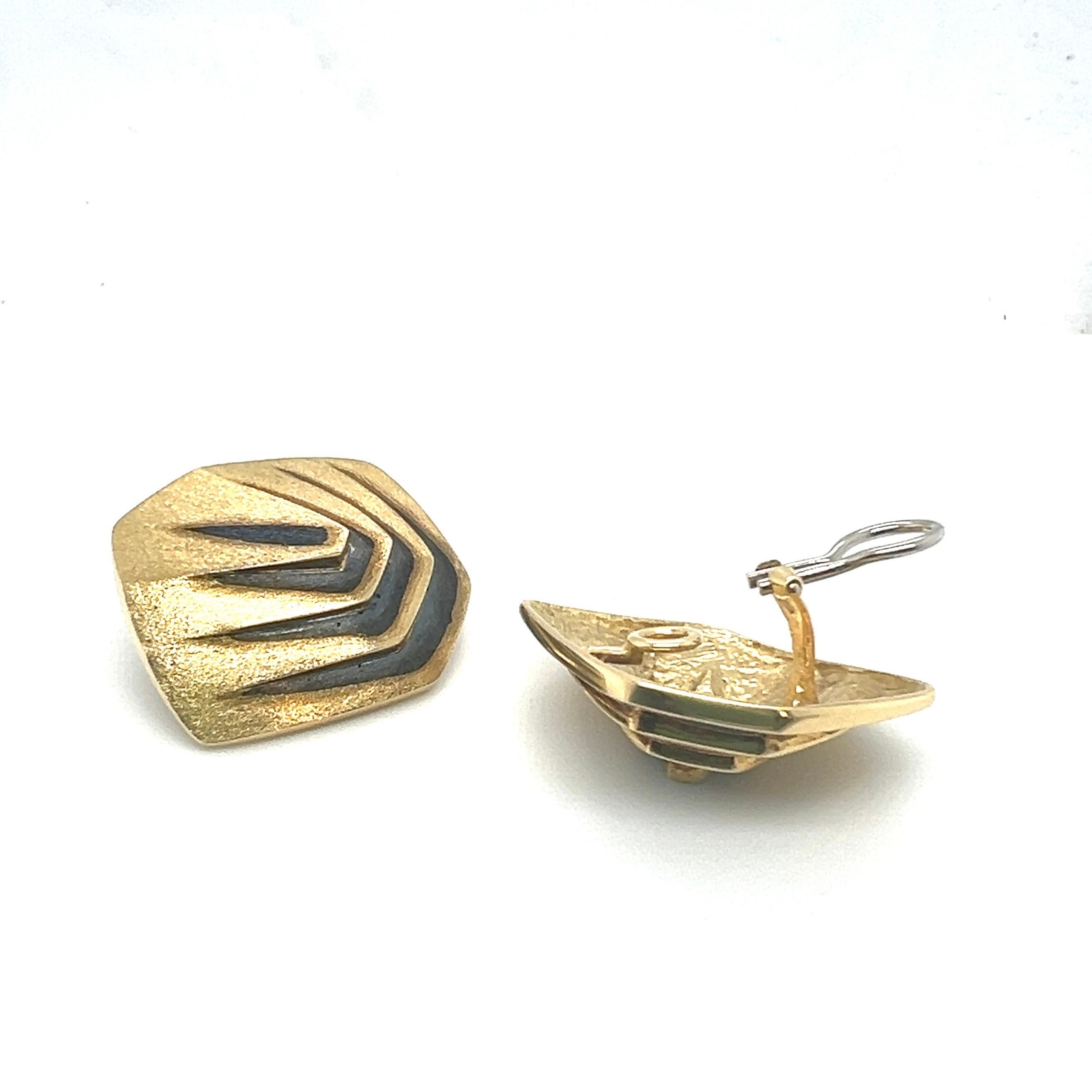 18 Karat Gold Ear Clips by Gubelin, 1970s For Sale at 1stDibs