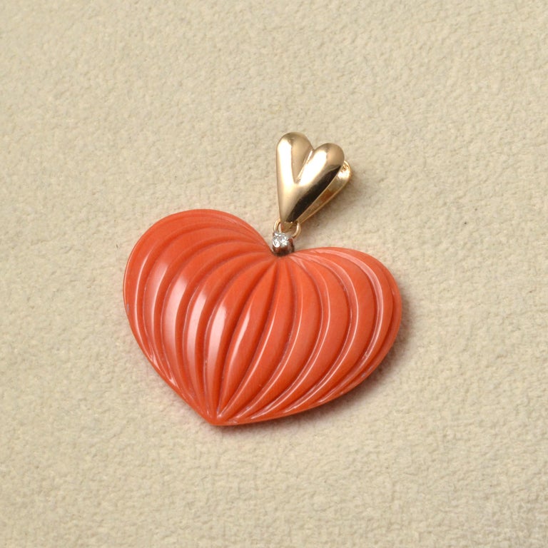 18 Karat Gold Heart Shaped Japanese Momoiro Sango Coral Pendant Top ...