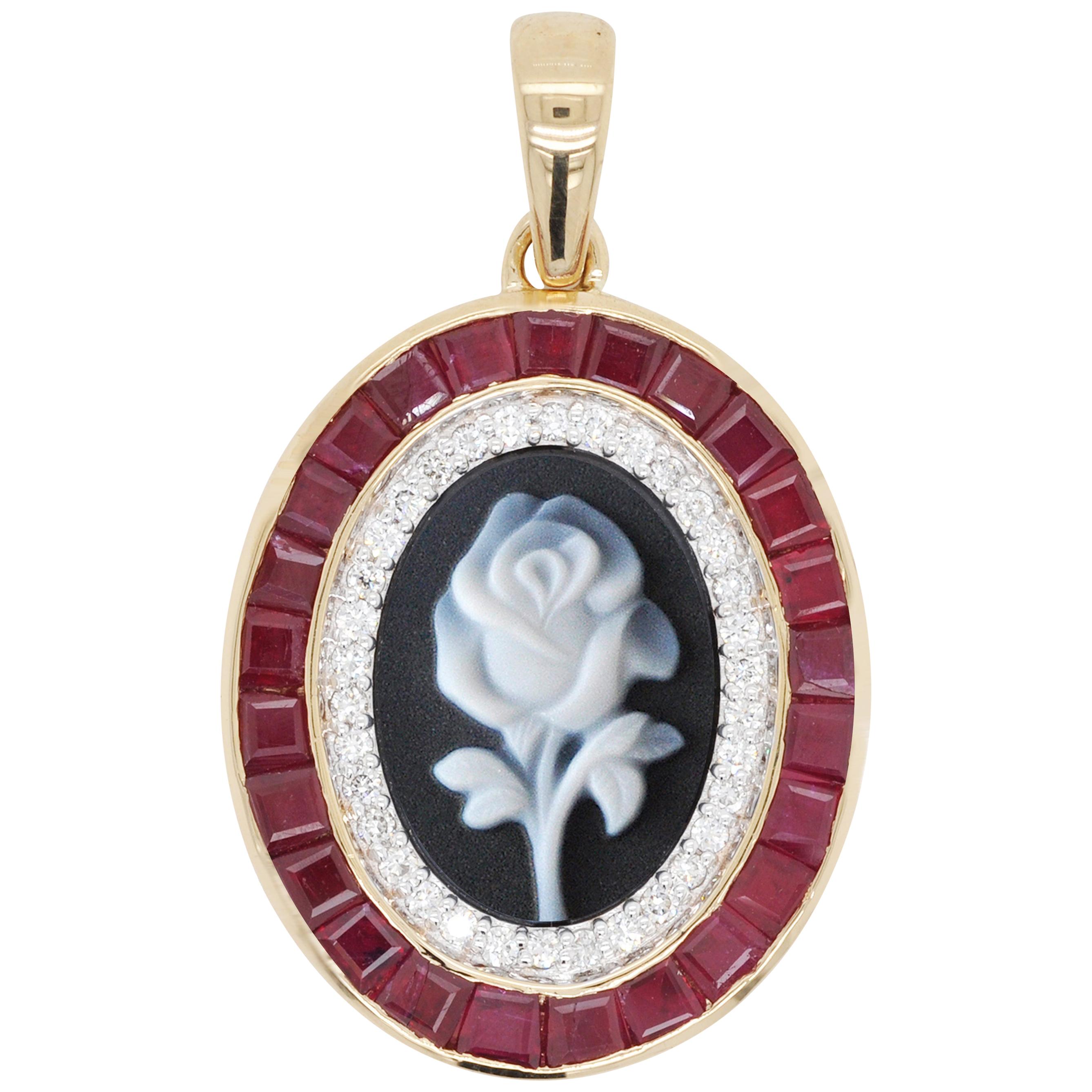 18 Karat Gold Diamond Rose Flower Pendant Necklace For Sale at 1stDibs