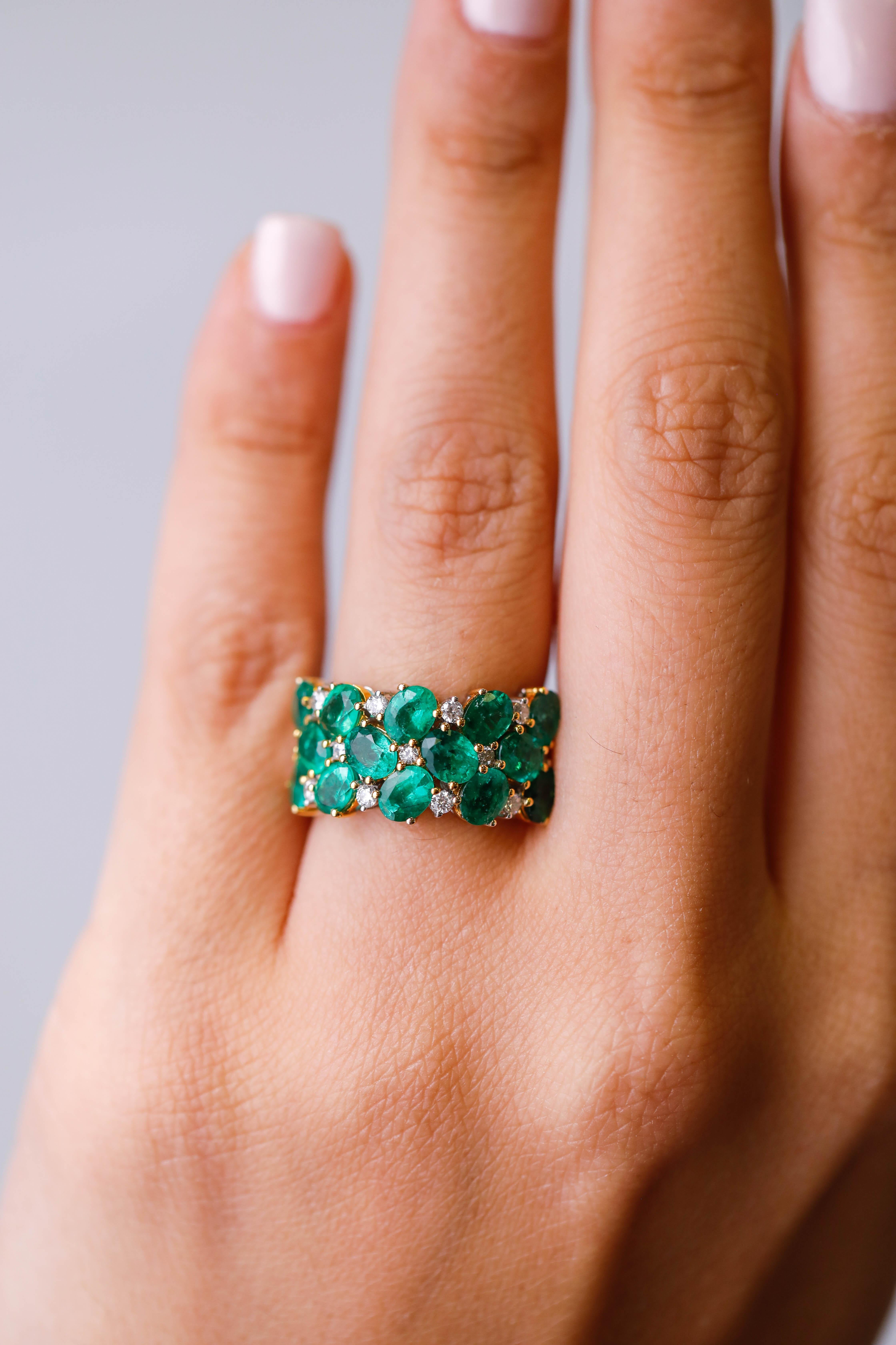 Diamond 4.09 ct Oval Cut Emerald Double Row Band in 18 kt two Tone Gold ...