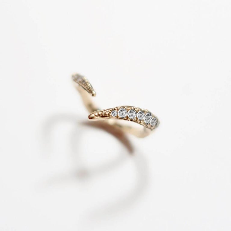 18 Karat Gold Split Ring Band with Diamonds For Sale at 1stDibs