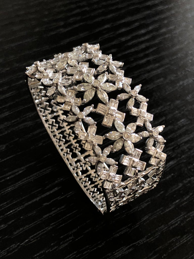 18 Karat Gold White Diamond Cuff Bracelet For Sale at 1stDibs