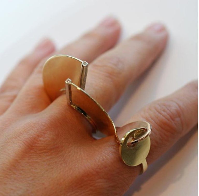 18 Karat Interlocking Circles Architectural Ring For Sale at 1stDibs